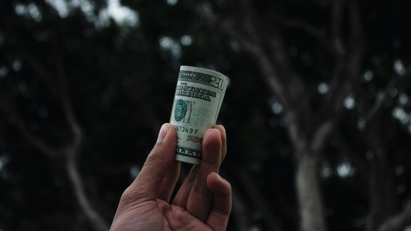 用钱财尊崇上帝