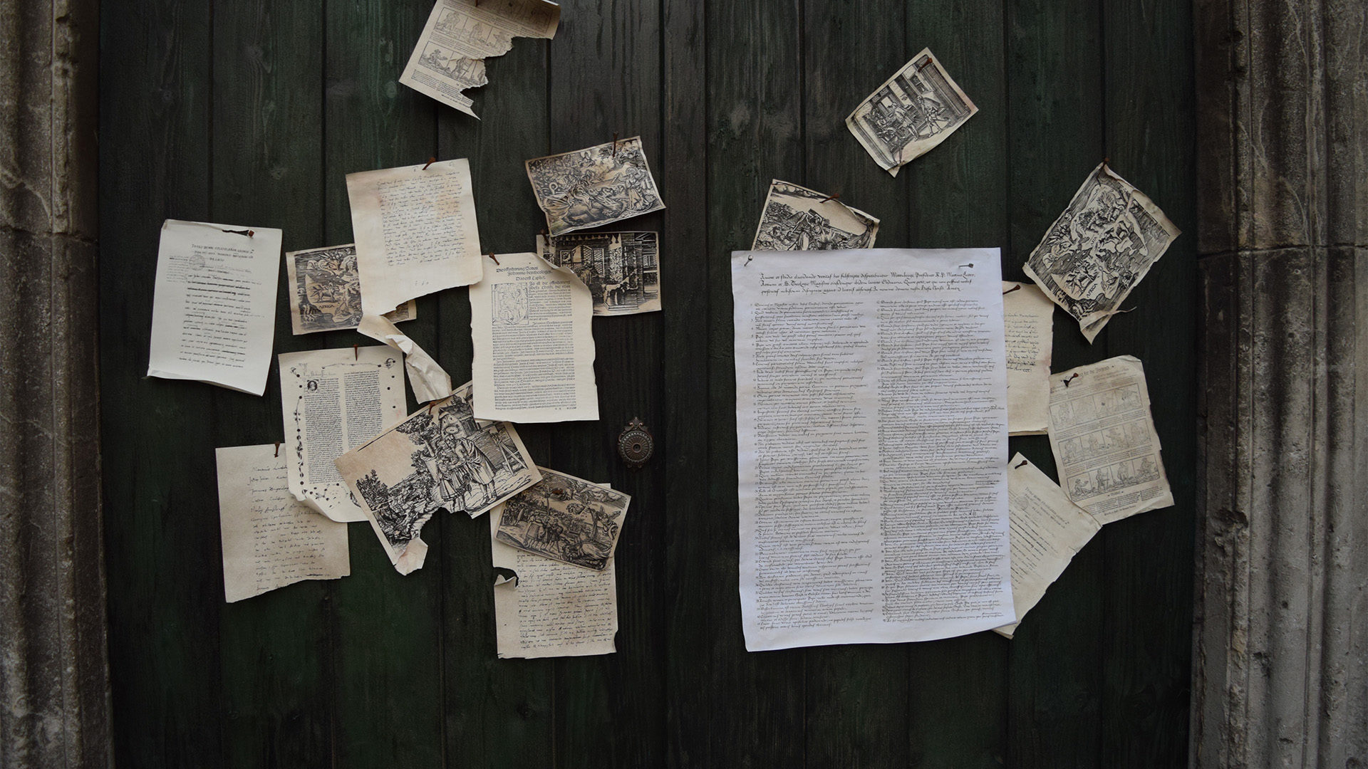 釘在大門上？關於馬丁·路德、九十五條論綱和教堂大門的真相